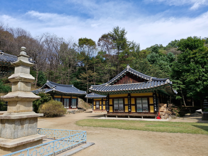 Korean Folk Village in Autumn, Suwon - South Korea
