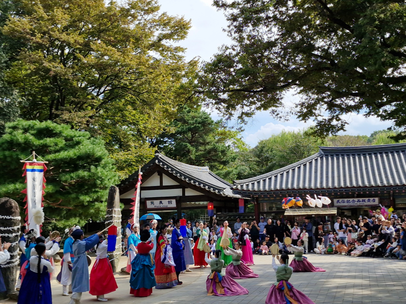 Korean Folk Village in Autumn, Suwon - South Korea